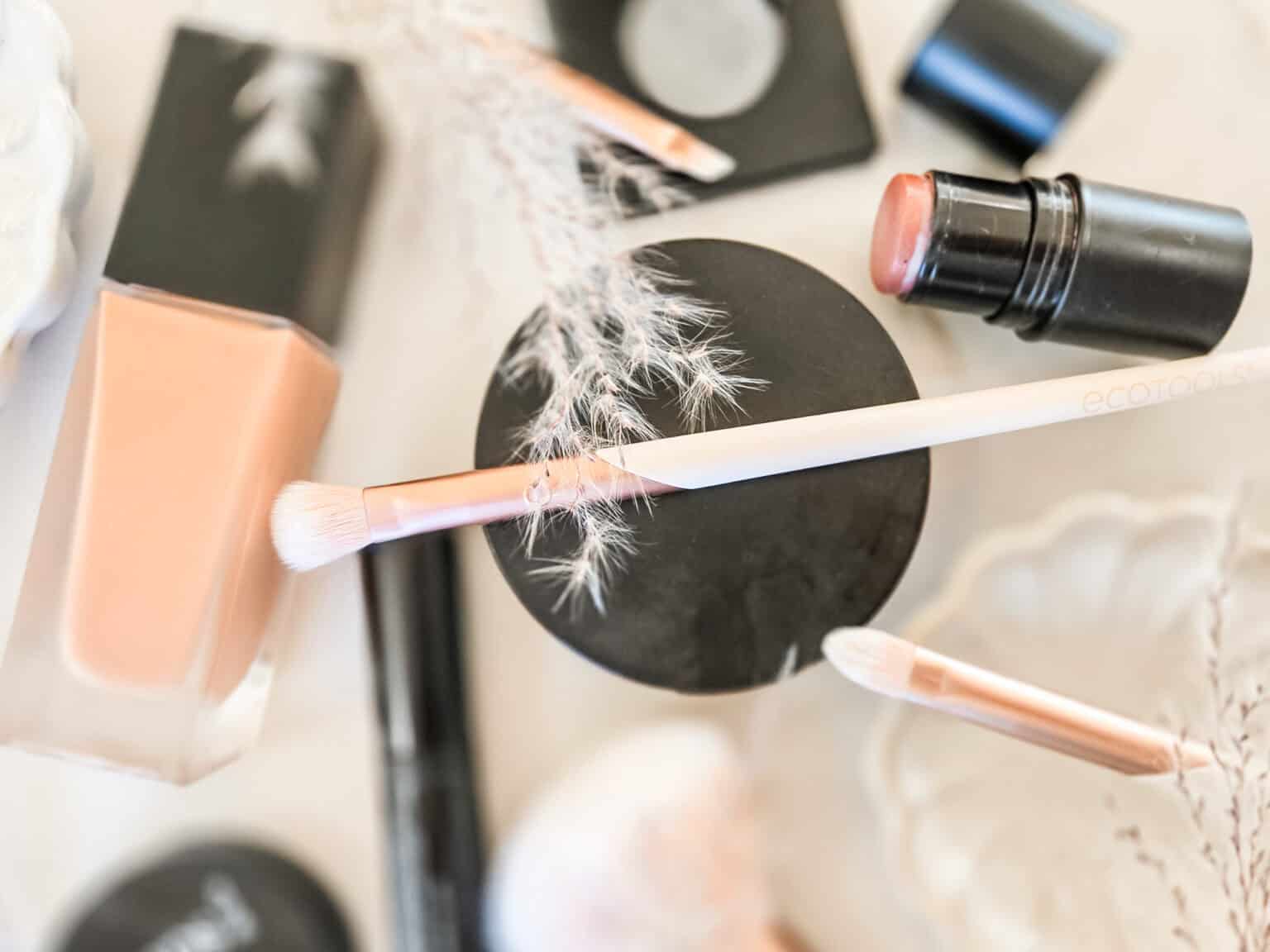 The Ultimate Clean Makeup Guide: Non-Toxic Swaps for Every Product in ...